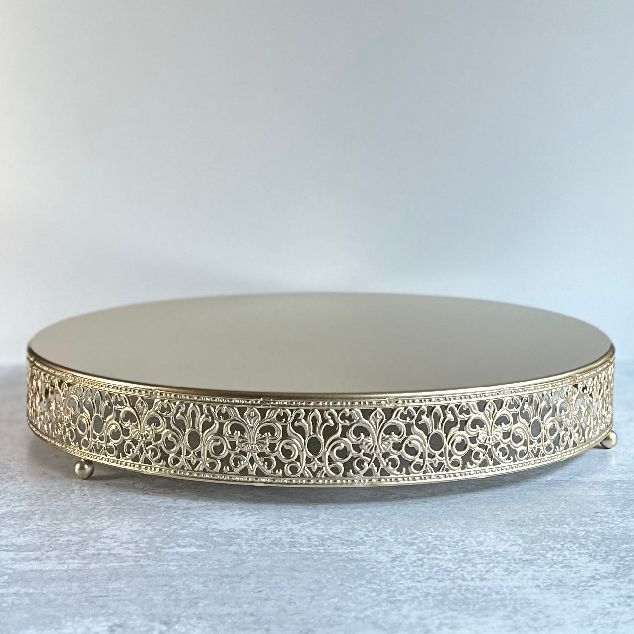 16" Round Silver Cake Stand | The Cake Room Studio